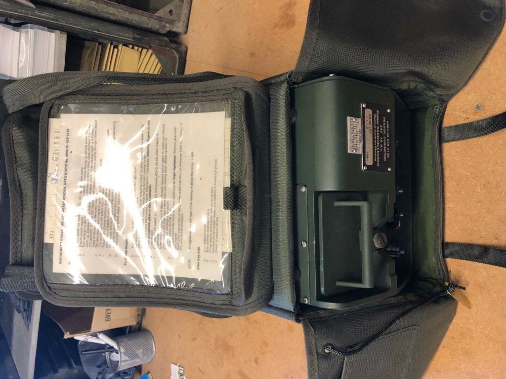 British army surplus DOSIMETER READER, 20 watch dosimeters, Carry bag ...