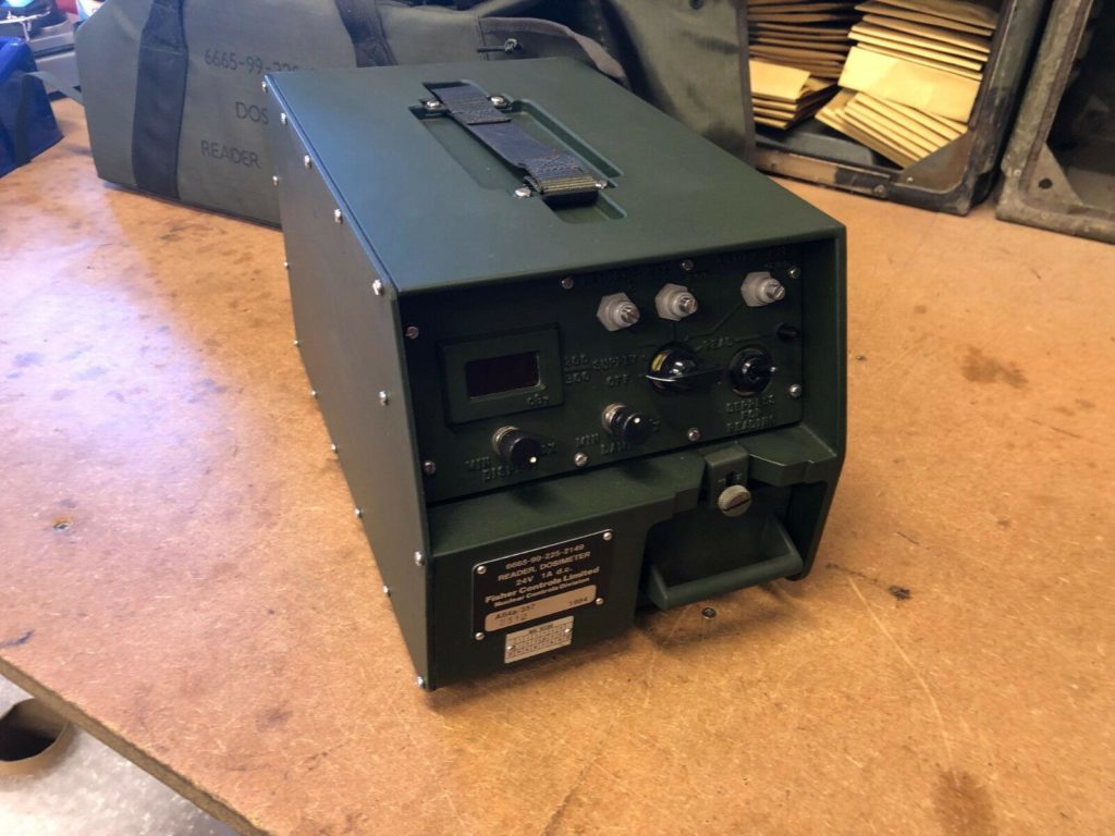 British army surplus DOSIMETER READER, 20 watch dosimeters, Carry bag ...