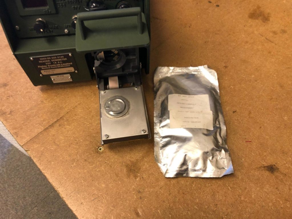 British army surplus DOSIMETER READER, 20 watch dosimeters, Carry bag ...